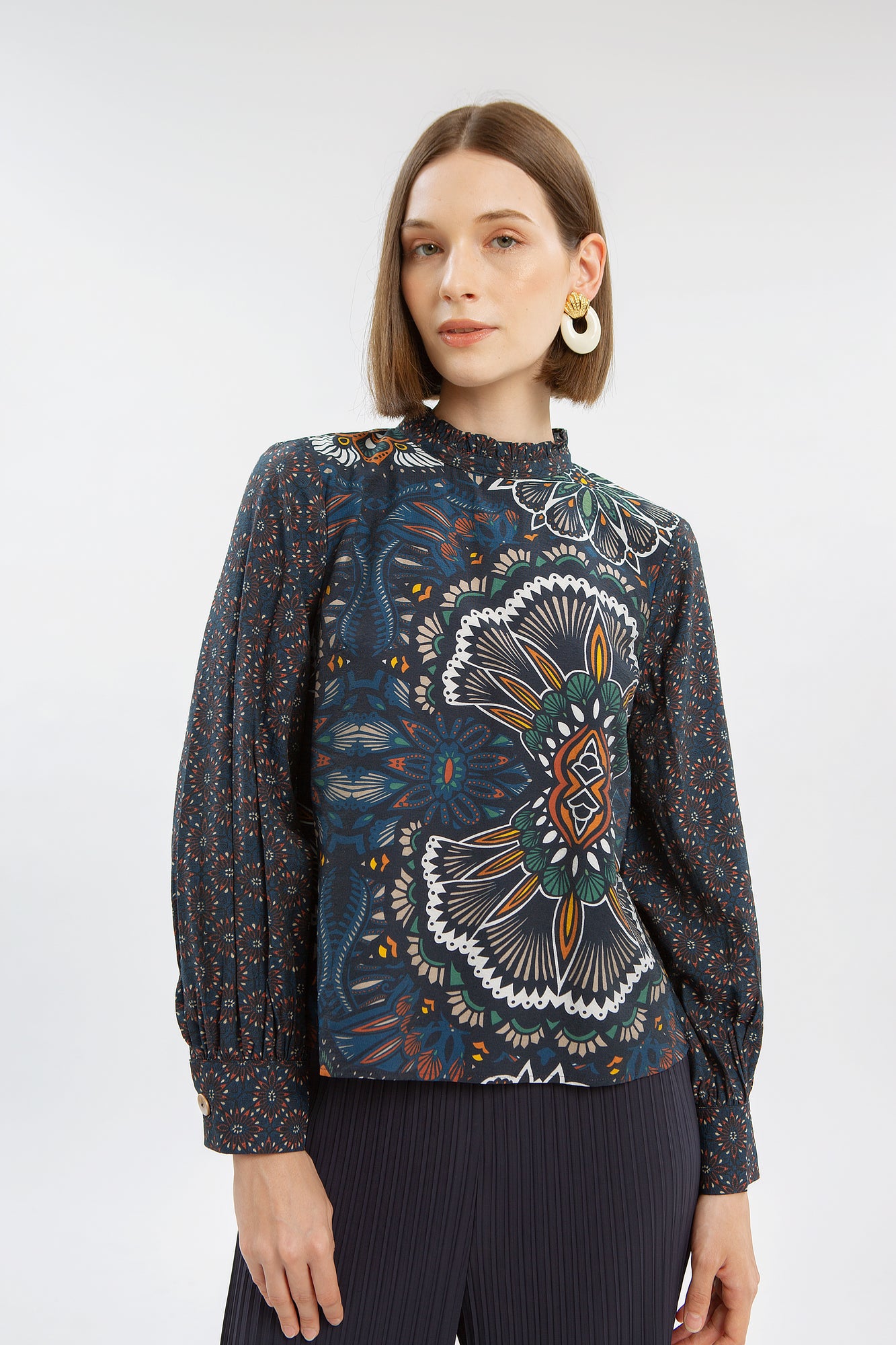 Minimal Jeniva Blouse Dark Navy – Minimal Store ID